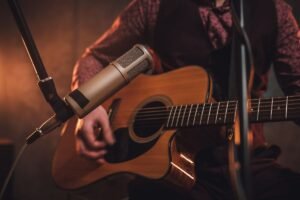 Micro guitare acoustique : Top des microphones pour la guitare ...